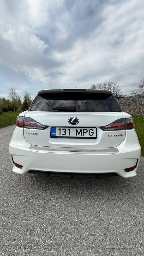 White Lexus CT 2015 in Tallinn, with an engine capacity of 1.80 L and mileage of 189 thousand km for 12500 €, photo 7 on AUTOMOTO.COM.LV