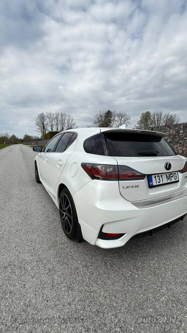 White Lexus CT 2015 in Tallinn, with an engine capacity of 1.80 L and mileage of 189 thousand km for 12500 €, photo 8 on AUTOMOTO.COM.LV