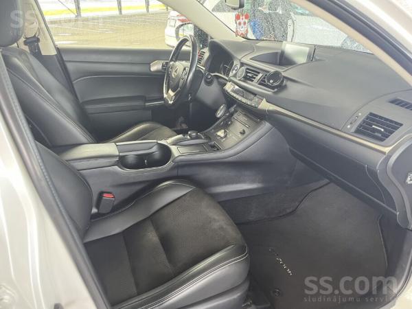 Balts Lexus CT 2015 Rīga, ar dzinēja tilpumu 1.80 L un nobraukumu 250 tūkst. km par 12600 €, foto 6 vietnē AUTOMOTO.COM.LV