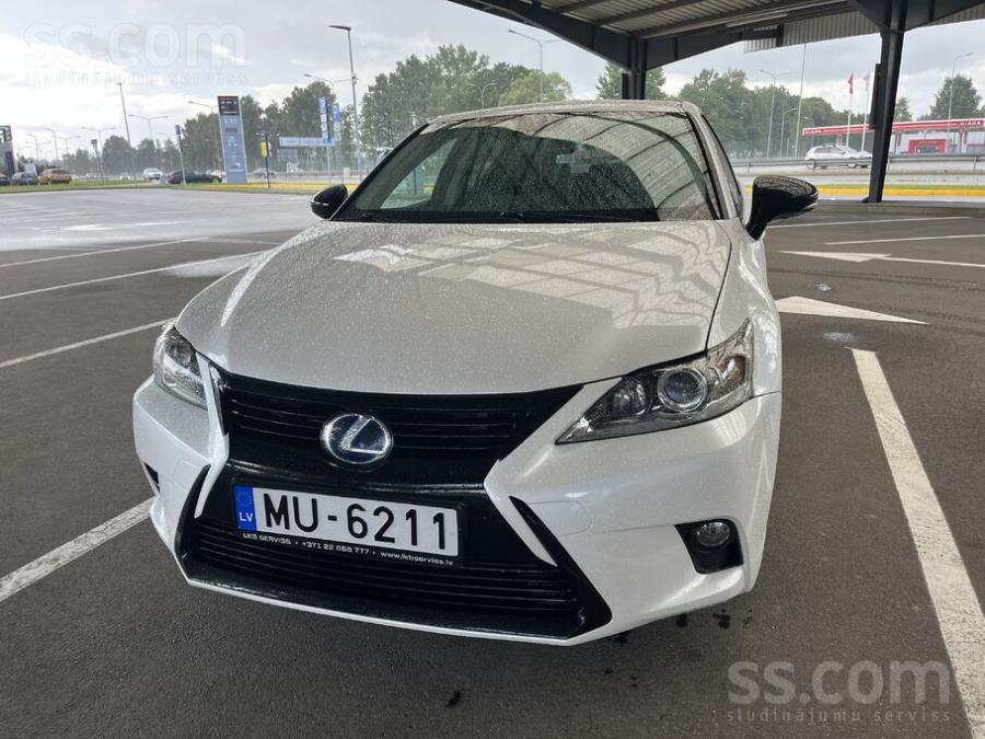 White Lexus CT 2015 in Riga, with an engine capacity of 1.80 L and mileage of 250 thousand km for 12600 €, photo 1 on AUTOMOTO.COM.LV