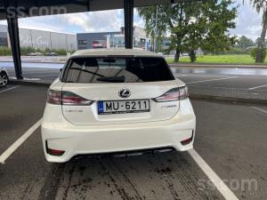 White Lexus CT 2015 in Riga, with an engine capacity of 1.80 L and mileage of 250 thousand km for 12600 €, photo 5 on AUTOMOTO.COM.LV
