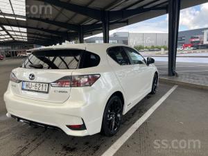 White Lexus CT 2015 in Riga, with an engine capacity of 1.80 L and mileage of 250 thousand km for 12600 €, photo 6 on AUTOMOTO.COM.LV