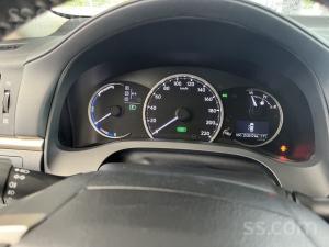 White Lexus CT 2015 in Riga, with an engine capacity of 1.80 L and mileage of 250 thousand km for 12600 €, photo 10 on AUTOMOTO.COM.LV
