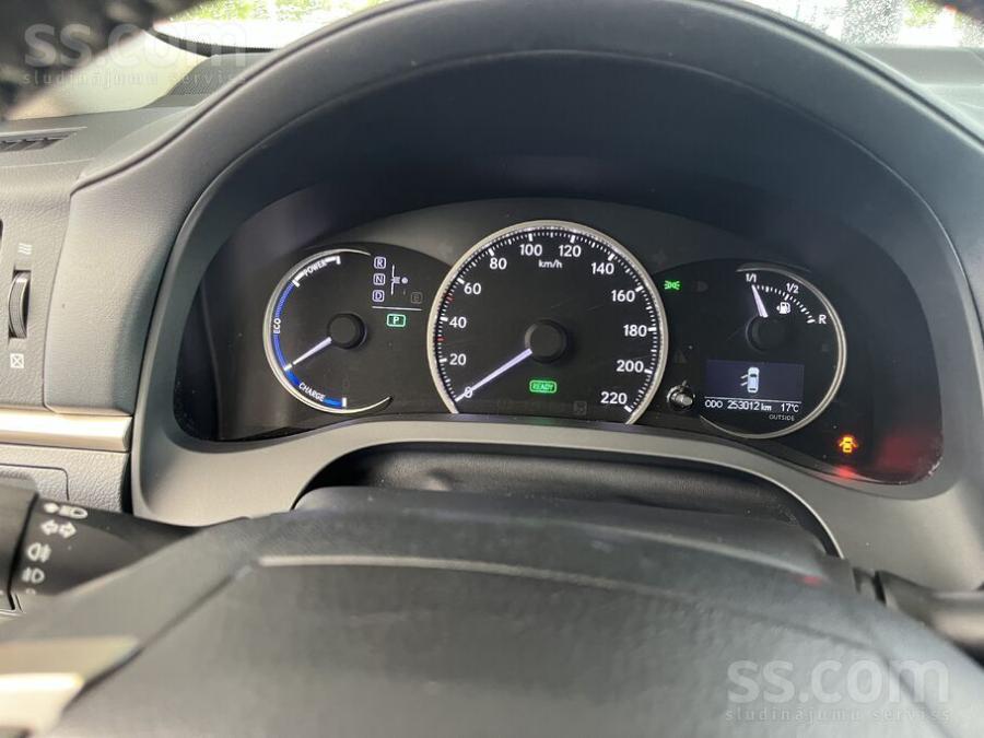 White Lexus CT 2015 in Riga, with an engine capacity of 1.80 L and mileage of 250 thousand km for 12600 €, photo 10 on AUTOMOTO.COM.LV
