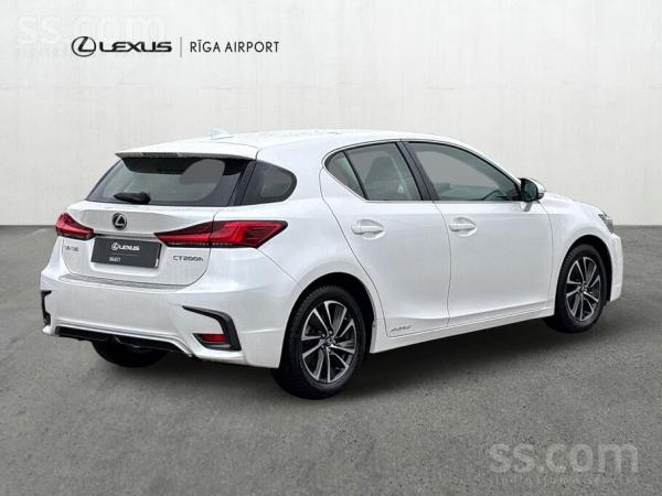Balts Lexus CT 2018 Rīga, ar dzinēja tilpumu 1.80 L un nobraukumu 92 tūkst. km par 17500 €, foto 3 vietnē AUTOMOTO.COM.LV