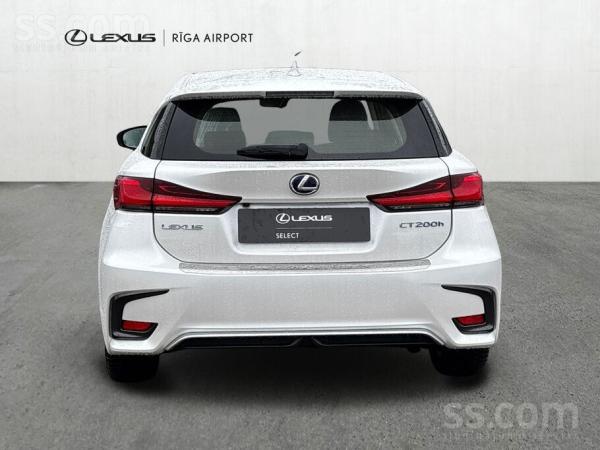 Balts Lexus CT 2018 Rīga, ar dzinēja tilpumu 1.80 L un nobraukumu 92 tūkst. km par 17500 €, foto 5 vietnē AUTOMOTO.COM.LV