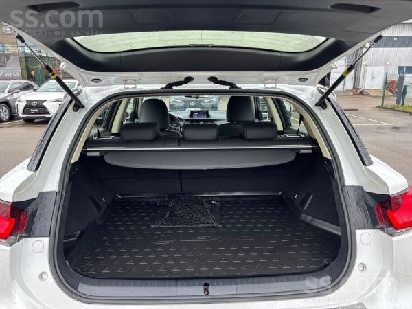 Balts Lexus CT 2018 Rīga, ar dzinēja tilpumu 1.80 L un nobraukumu 92 tūkst. km par 17500 €, foto 11 vietnē AUTOMOTO.COM.LV