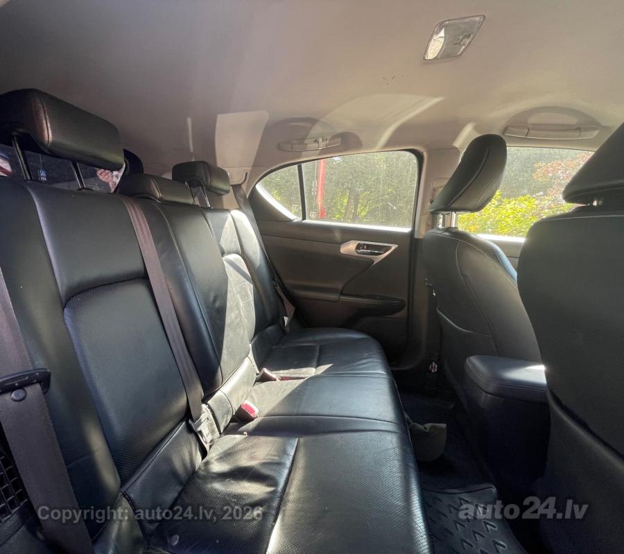 Dzeltens Lexus CT 2011 Tartu, ar dzinēja tilpumu 1.80 L un nobraukumu 354 tūkst. km par 3500 €, foto 13 vietnē AUTOMOTO.COM.LV