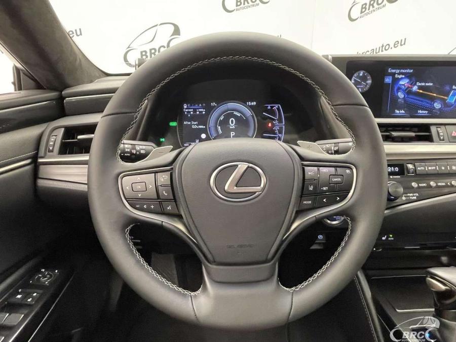 Black Lexus ES 300 H 2020 in Vilnius, with an engine capacity of 2.49 L and mileage of 202 thousand km for 24500 €, photo 30 on AUTOMOTO.COM.LV
