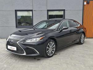 Melns Lexus ES 300 H 2020 Viļņa, ar dzinēja tilpumu 2.49 L un nobraukumu 172 tūkst. km par 24900 €, foto  vietnē AUTOMOTO.COM.LV