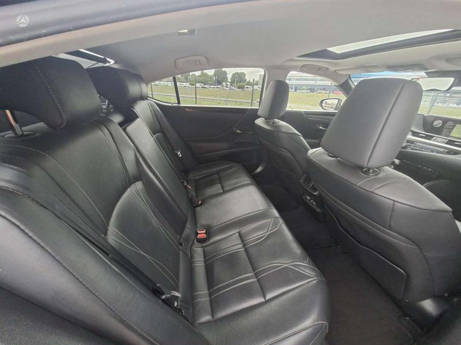 Melns Lexus ES 300 H 2020 Viļņa, ar dzinēja tilpumu 2.49 L un nobraukumu 172 tūkst. km par 24900 €, foto 9 vietnē AUTOMOTO.COM.LV
