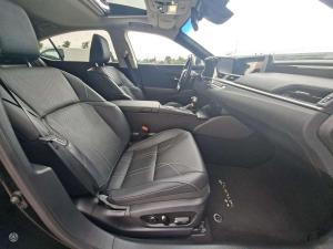 Melns Lexus ES 300 H 2020 Viļņa, ar dzinēja tilpumu 2.49 L un nobraukumu 172 tūkst. km par 24900 €, foto 10 vietnē AUTOMOTO.COM.LV