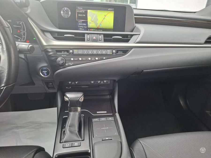 Melns Lexus ES 300 H 2020 Viļņa, ar dzinēja tilpumu 2.49 L un nobraukumu 172 tūkst. km par 24900 €, foto 13 vietnē AUTOMOTO.COM.LV