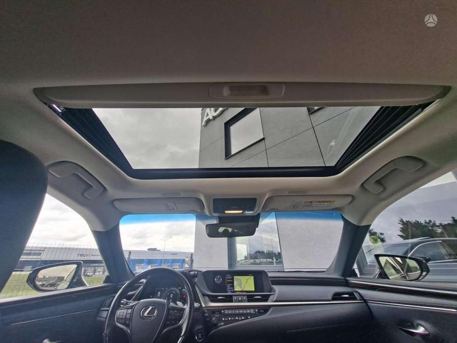 Melns Lexus ES 300 H 2020 Viļņa, ar dzinēja tilpumu 2.49 L un nobraukumu 172 tūkst. km par 24900 €, foto 23 vietnē AUTOMOTO.COM.LV
