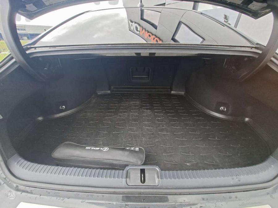 Melns Lexus ES 300 H 2020 Viļņa, ar dzinēja tilpumu 2.49 L un nobraukumu 172 tūkst. km par 24900 €, foto 24 vietnē AUTOMOTO.COM.LV