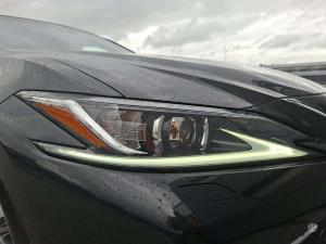 Melns Lexus ES 300 H 2020 Viļņa, ar dzinēja tilpumu 2.49 L un nobraukumu 172 tūkst. km par 24900 €, foto 25 vietnē AUTOMOTO.COM.LV