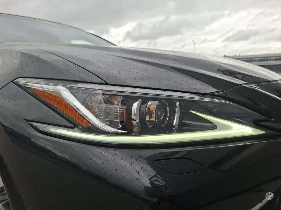 Melns Lexus ES 300 H 2020 Viļņa, ar dzinēja tilpumu 2.49 L un nobraukumu 172 tūkst. km par 24900 €, foto 25 vietnē AUTOMOTO.COM.LV
