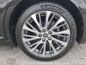 Melns Lexus ES 300 H 2020 Viļņa, ar dzinēja tilpumu 2.49 L un nobraukumu 172 tūkst. km par 24900 €, foto 27 vietnē AUTOMOTO.COM.LV