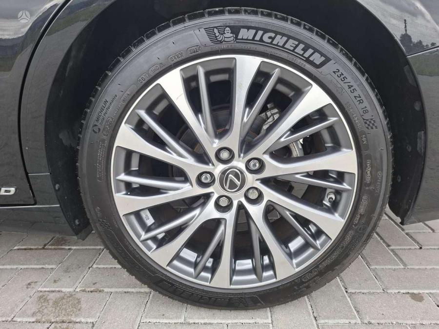 Melns Lexus ES 300 H 2020 Viļņa, ar dzinēja tilpumu 2.49 L un nobraukumu 172 tūkst. km par 24900 €, foto 27 vietnē AUTOMOTO.COM.LV