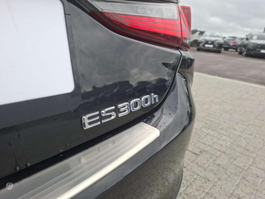 Melns Lexus ES 300 H 2020 Viļņa, ar dzinēja tilpumu 2.49 L un nobraukumu 172 tūkst. km par 24900 €, foto 28 vietnē AUTOMOTO.COM.LV