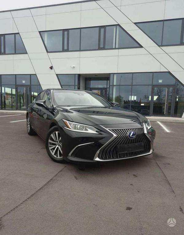 Melns Lexus ES 300 H 2020 Šauļi, ar dzinēja tilpumu 2.49 L un nobraukumu 242 tūkst. km par 19399 €, foto 1 vietnē AUTOMOTO.COM.LV