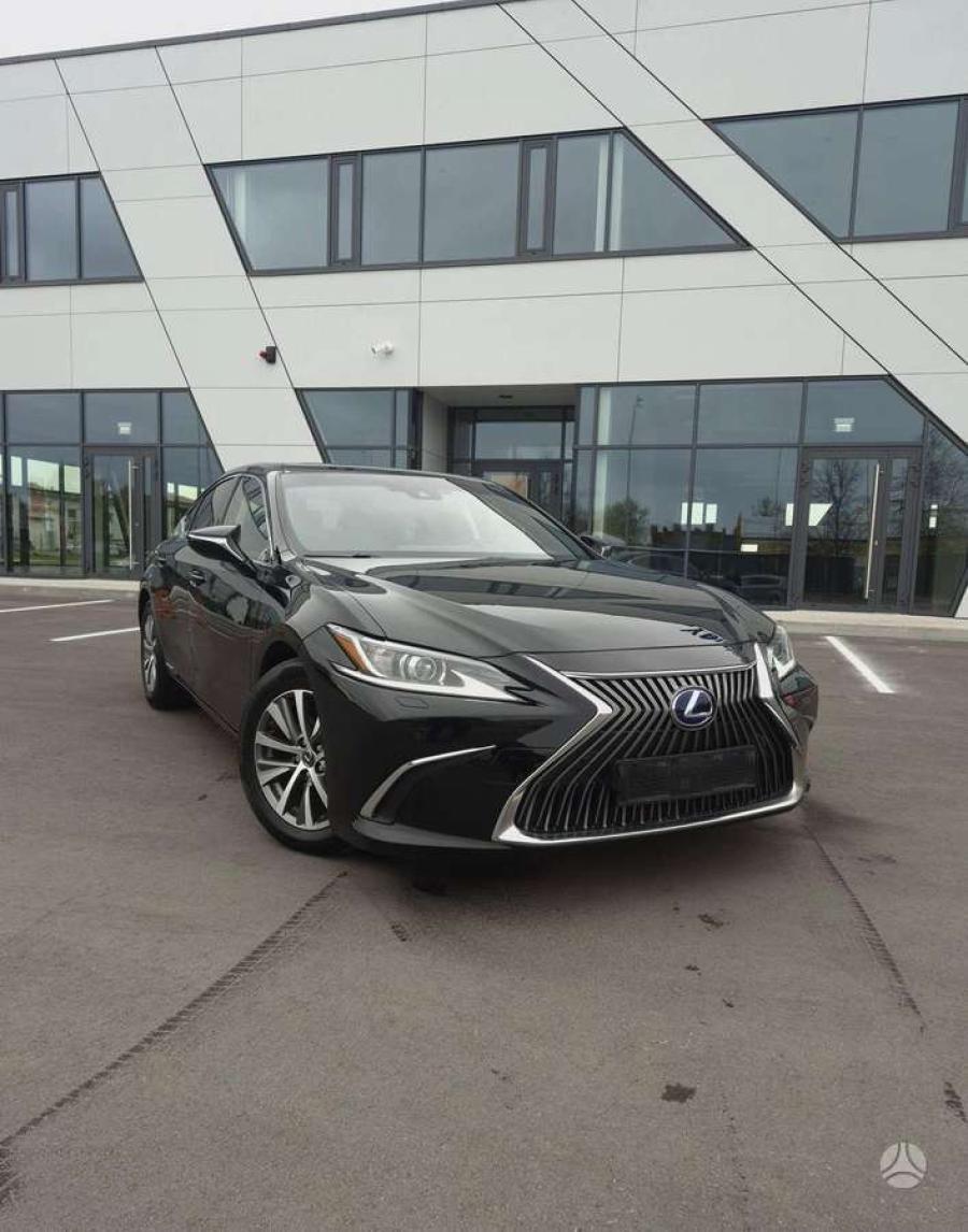 Melns Lexus ES 300 H 2020 Šauļi, ar dzinēja tilpumu 2.49 L un nobraukumu 242 tūkst. km par 19399 €, foto 1 vietnē AUTOMOTO.COM.LV