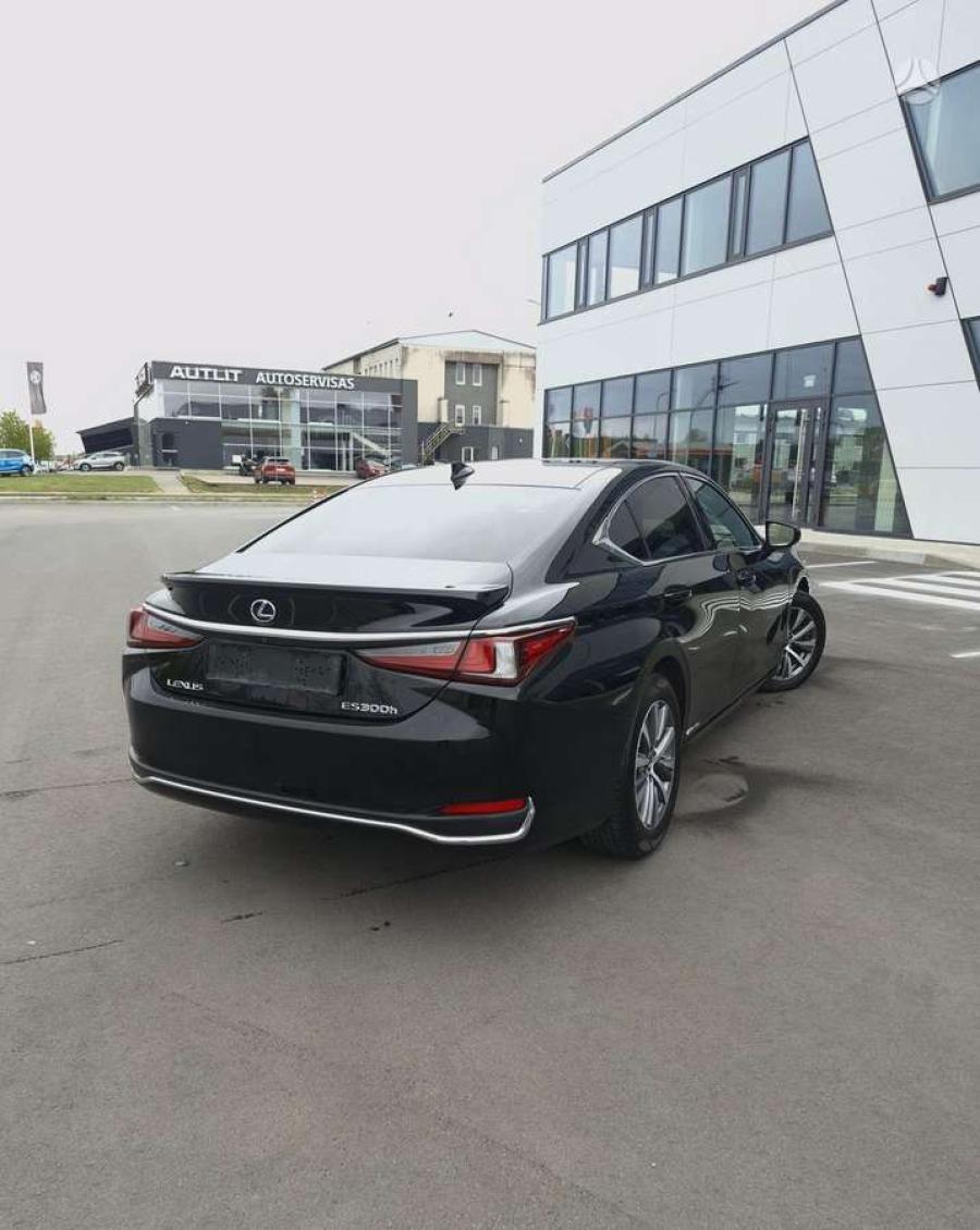 Melns Lexus ES 300 H 2020 Šauļi, ar dzinēja tilpumu 2.49 L un nobraukumu 242 tūkst. km par 19399 €, foto 4 vietnē AUTOMOTO.COM.LV