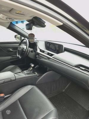 Melns Lexus ES 300 H 2020 Šauļi, ar dzinēja tilpumu 2.49 L un nobraukumu 242 tūkst. km par 19399 €, foto 6 vietnē AUTOMOTO.COM.LV