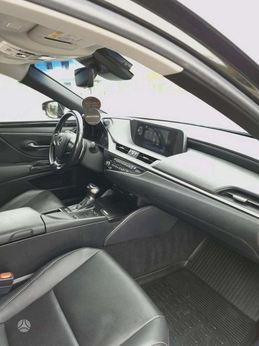 Melns Lexus ES 300 H 2020 Šauļi, ar dzinēja tilpumu 2.49 L un nobraukumu 242 tūkst. km par 19399 €, foto 6 vietnē AUTOMOTO.COM.LV