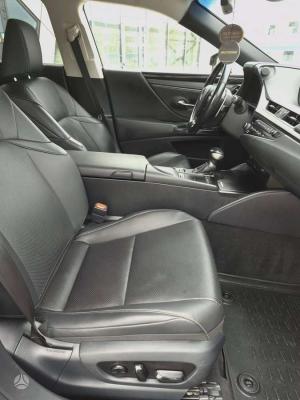 Melns Lexus ES 300 H 2020 Šauļi, ar dzinēja tilpumu 2.49 L un nobraukumu 242 tūkst. km par 19399 €, foto 7 vietnē AUTOMOTO.COM.LV