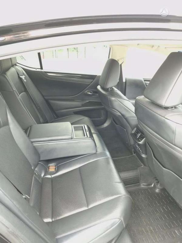 Melns Lexus ES 300 H 2020 Šauļi, ar dzinēja tilpumu 2.49 L un nobraukumu 242 tūkst. km par 19399 €, foto 9 vietnē AUTOMOTO.COM.LV