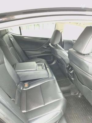 Melns Lexus ES 300 H 2020 Šauļi, ar dzinēja tilpumu 2.49 L un nobraukumu 242 tūkst. km par 19399 €, foto 9 vietnē AUTOMOTO.COM.LV