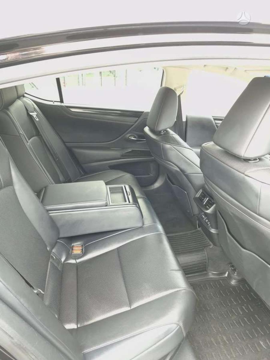 Melns Lexus ES 300 H 2020 Šauļi, ar dzinēja tilpumu 2.49 L un nobraukumu 242 tūkst. km par 19399 €, foto 9 vietnē AUTOMOTO.COM.LV
