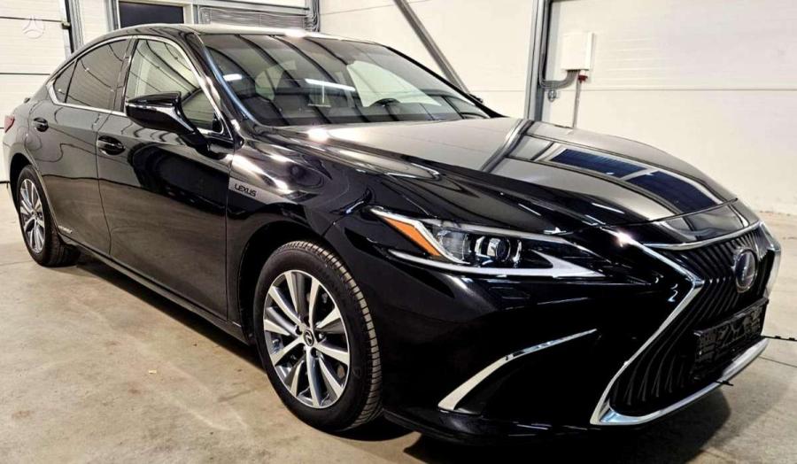 Black Lexus ES 300 H 2021 in Marijampole, with an engine capacity of 2.49 L and mileage of 276 thousand km for 20990 €, photo 1 on AUTOMOTO.COM.LV
