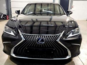 Black Lexus ES 300 H 2021 in Marijampole, with an engine capacity of 2.49 L and mileage of 276 thousand km for 20990 €, photo 2 on AUTOMOTO.COM.LV