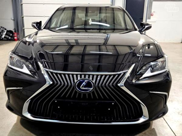 Black Lexus ES 300 H 2021 in Marijampole, with an engine capacity of 2.50 L and mileage of 276 thousand km for 20990 €, photo 2 on AUTOMOTO.COM.LV