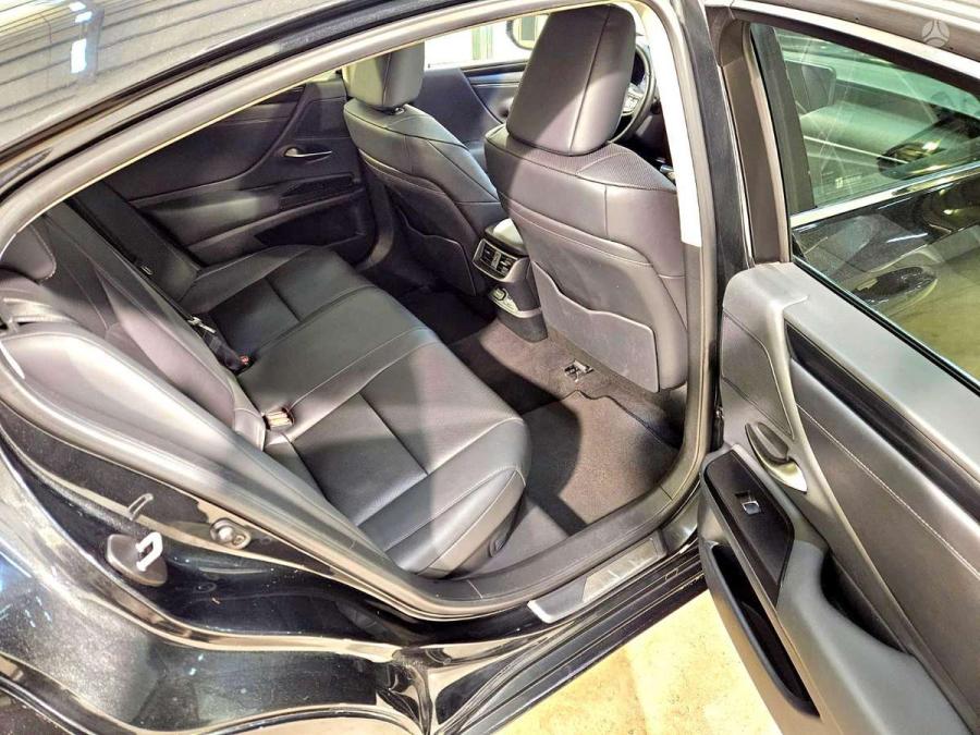 Melns Lexus ES 300 H 2021 Marijampole, ar dzinēja tilpumu 2.49 L un nobraukumu 274 tūkst. km par 19500 €, foto 25 vietnē AUTOMOTO.COM.LV