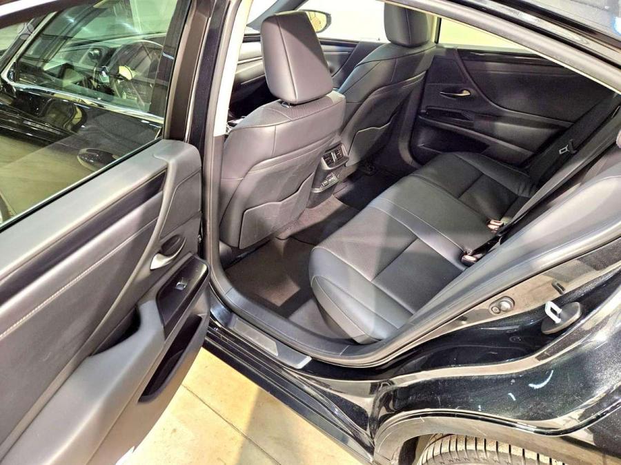 Melns Lexus ES 300 H 2021 Marijampole, ar dzinēja tilpumu 2.49 L un nobraukumu 274 tūkst. km par 19500 €, foto 26 vietnē AUTOMOTO.COM.LV