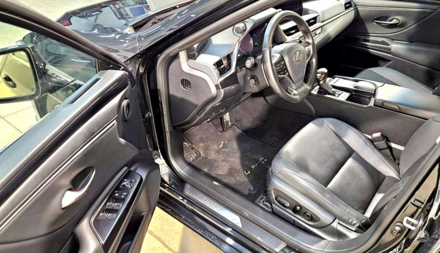 Melns Lexus ES 300 H 2021 Marijampole, ar dzinēja tilpumu 2.49 L un nobraukumu 274 tūkst. km par 19500 €, foto 28 vietnē AUTOMOTO.COM.LV