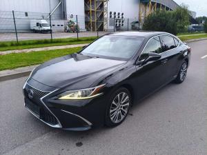 Melns Lexus ES 300 H 2021 Viļņa, ar dzinēja tilpumu 2.49 L un nobraukumu 198 tūkst. km par 18990 €, foto  vietnē AUTOMOTO.COM.LV