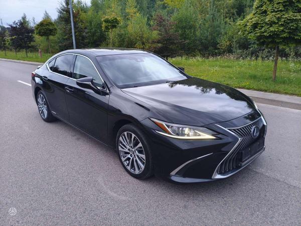 Black Lexus ES 300 H 2021 in Vilnius, with an engine capacity of 2.49 L and mileage of 198 thousand km for 18990 €, photo 3 on AUTOMOTO.COM.LV