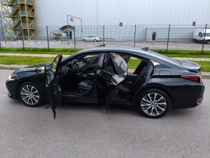 Black Lexus ES 300 H 2021 in Vilnius, with an engine capacity of 2.49 L and mileage of 198 thousand km for 18990 €, photo 10 on AUTOMOTO.COM.LV