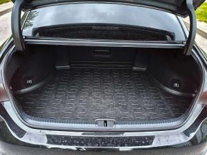 Black Lexus ES 300 H 2021 in Vilnius, with an engine capacity of 2.49 L and mileage of 198 thousand km for 18990 €, photo 14 on AUTOMOTO.COM.LV