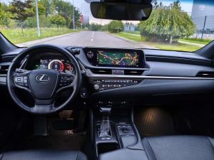 Black Lexus ES 300 H 2021 in Vilnius, with an engine capacity of 2.49 L and mileage of 198 thousand km for 18990 €, photo 17 on AUTOMOTO.COM.LV