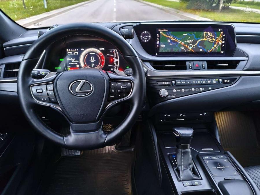 Black Lexus ES 300 H 2021 in Vilnius, with an engine capacity of 2.49 L and mileage of 198 thousand km for 18990 €, photo 18 on AUTOMOTO.COM.LV