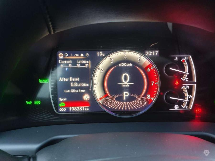 Black Lexus ES 300 H 2021 in Vilnius, with an engine capacity of 2.49 L and mileage of 198 thousand km for 18990 €, photo 19 on AUTOMOTO.COM.LV