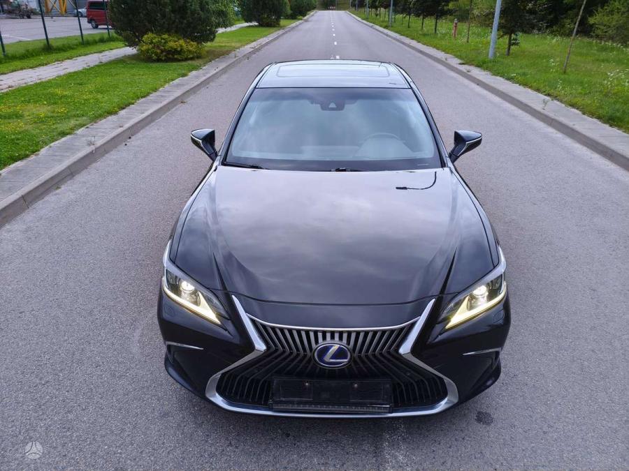 Black Lexus ES 300 H 2021 in Vilnius, with an engine capacity of 2.49 L and mileage of 198 thousand km for 18990 €, photo 23 on AUTOMOTO.COM.LV