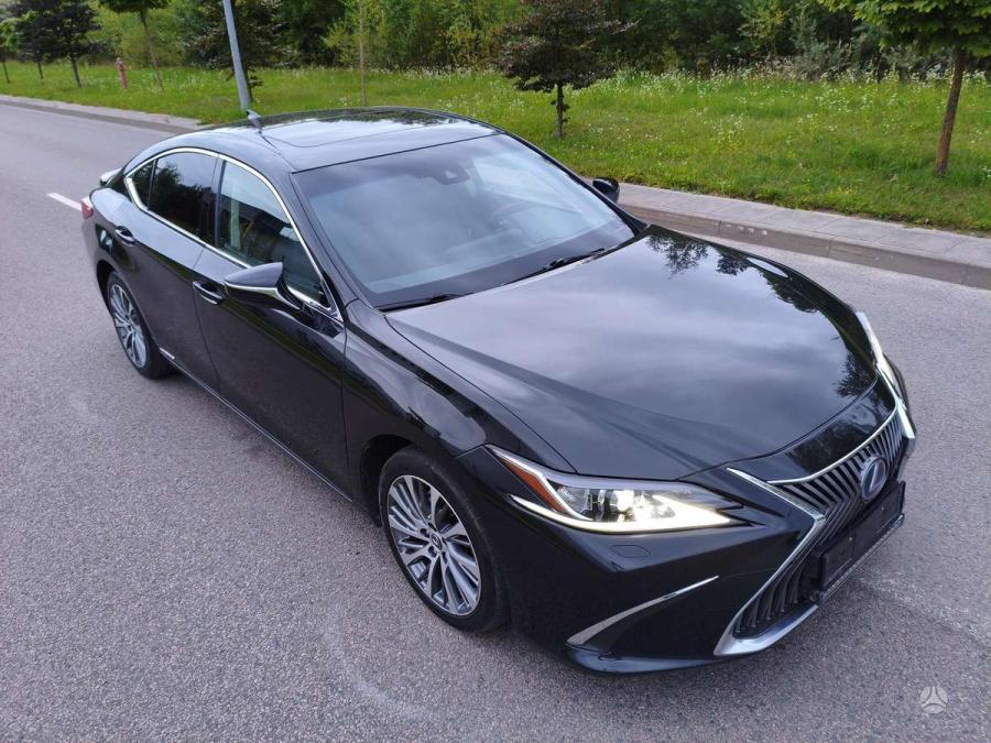 Black Lexus ES 300 H 2021 in Vilnius, with an engine capacity of 2.49 L and mileage of 198 thousand km for 18990 €, photo 24 on AUTOMOTO.COM.LV