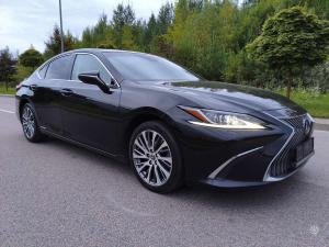 Black Lexus ES 300 H 2021 in Vilnius, with an engine capacity of 2.49 L and mileage of 198 thousand km for 18990 €, photo 29 on AUTOMOTO.COM.LV