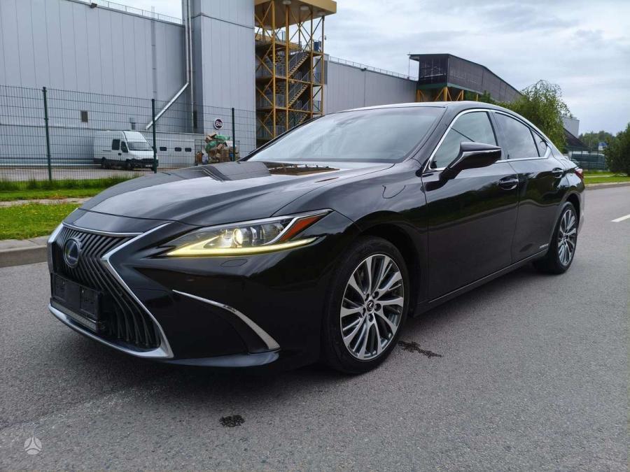 Black Lexus ES 300 H 2021 in Vilnius, with an engine capacity of 2.49 L and mileage of 198 thousand km for 18990 €, photo 30 on AUTOMOTO.COM.LV